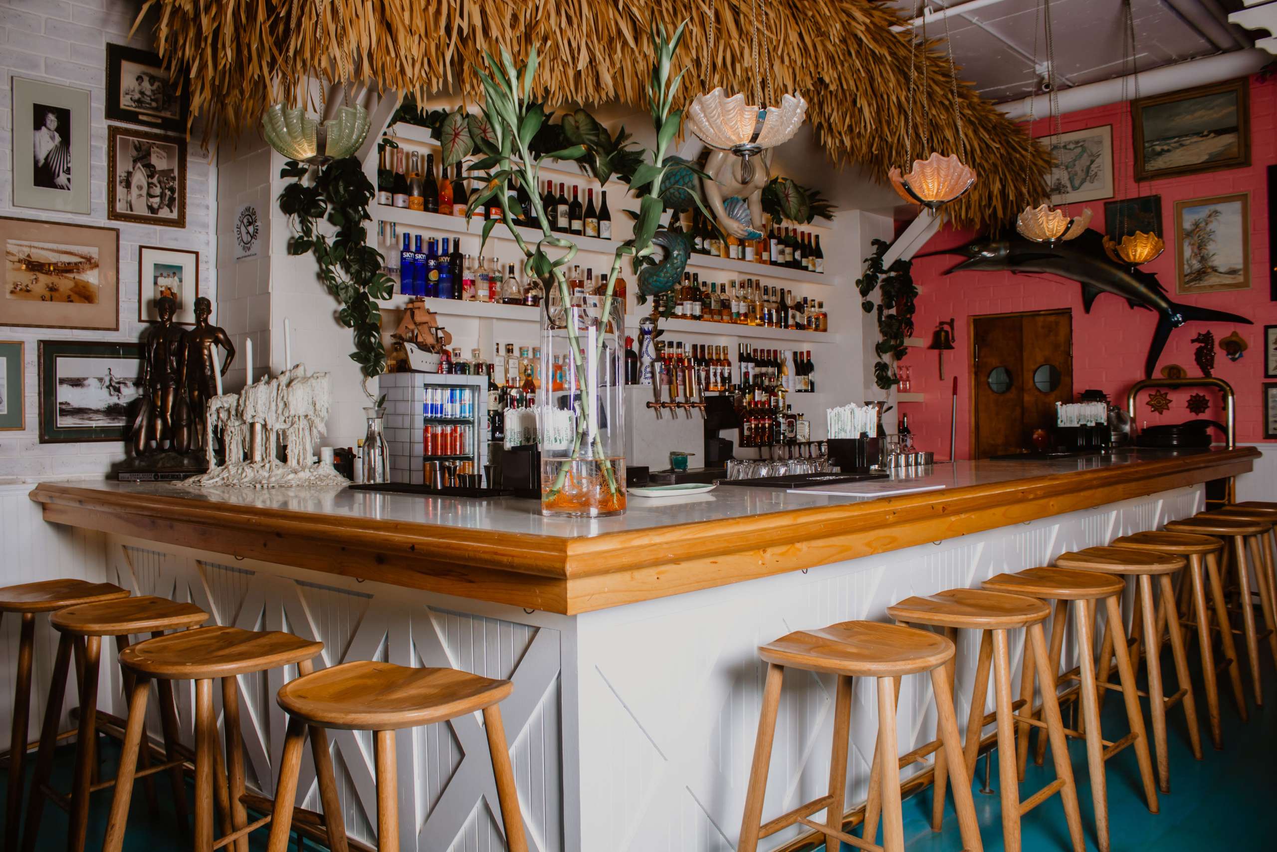 Sunsets & Mermaids – Restaurant and Bar